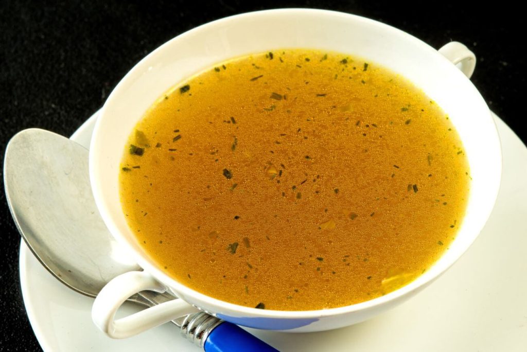 Jak ugotować bulion – domowy wywar krok po kroku